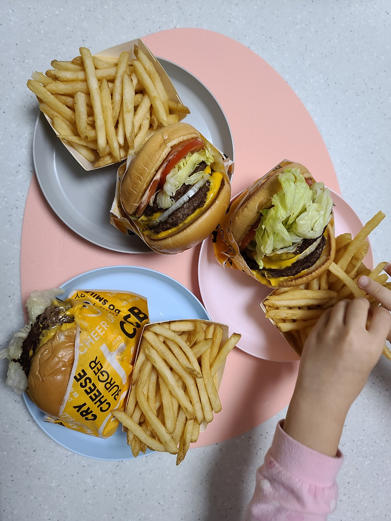 크라이 치즈 버거(Cry cheeseburger)