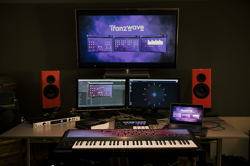 오스트리아 Echograin사의 'Tranzwave': 전설적인 Ensoniq Fizmo 신디사이저를 기반으로 한 Kontakt 웨이브테이블 신디사이저