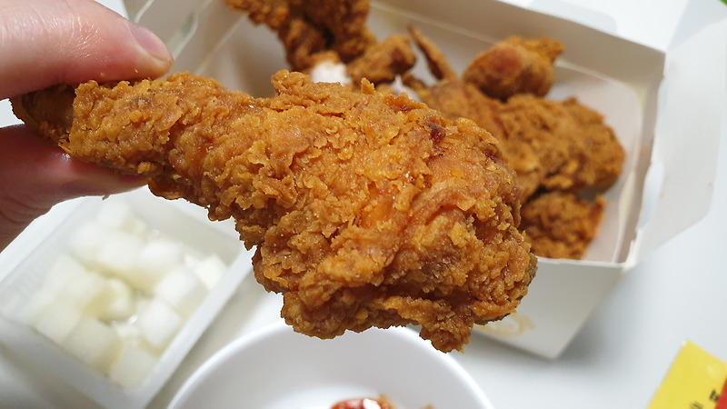 BHC 핫후라이드 치킨 리뷰 : 은은하게 매콤한 치킨 (feat. 기린맥주)