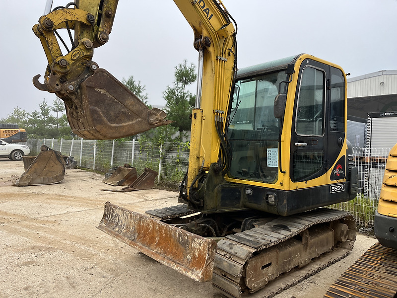 R555-7 / 2006년 / 1800만원 / 1567 / 9616시간 :: 현대음성중고유통센터