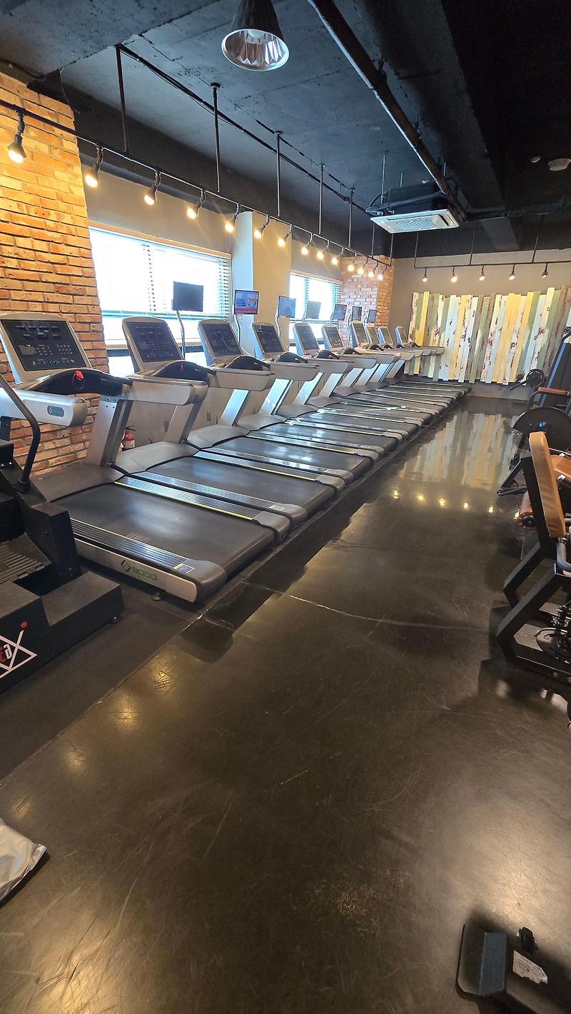 중국산 JOLECON FITNESS 9000런닝머신 소음으로 모터벨트교환