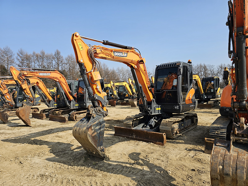 DX55 / 2020년 / 4500만원 / 6109 / 1162시간 :: 현대음성중고유통센터