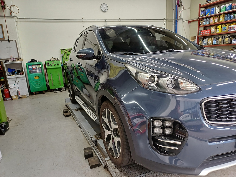 스포티지 자동차 뒤에 차 문이 잠겨서 열리지 않음 스포티지 차 문이 잠겨서 안에서 밖에서 안 열림 자동차 문 잠금장치 도어록 고장 수리 차 문이 안 열리는 고장 수리