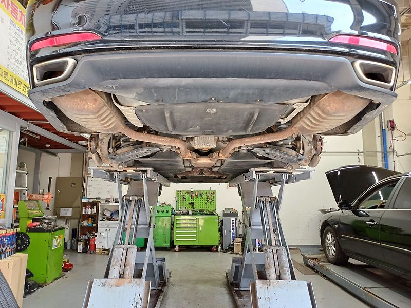 제네시스g80 자동차 계기판에 Epb 경고등 들어오고 주차 브레이크가 풀리지 않음 제네시스dh Epb 모듈 고장 수리 구형 제네시스 Epb 고장 수리제네시스 사이드