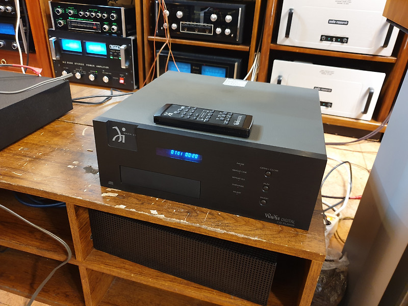 보기드믄 WADIA 와디아 23 시디 플레이어 입니다 -극상품 원박스 리모컨 스파이크 슈즈 모두포함-(ending)