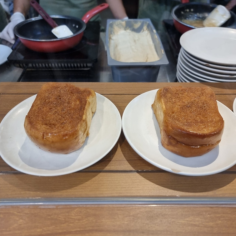 [태국 방콕 맛집] 카라멜 토스트, 반탓통 거리 준빵(June Pang)