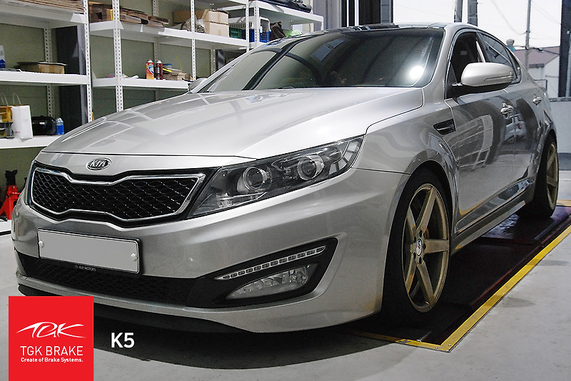 [기아 K5] 4P브레이크 브레이크 찌그덕 소리 / 잘듣는 패드 교환 - 부산브레이크튜닝전문샵 :: TGK 브레이크