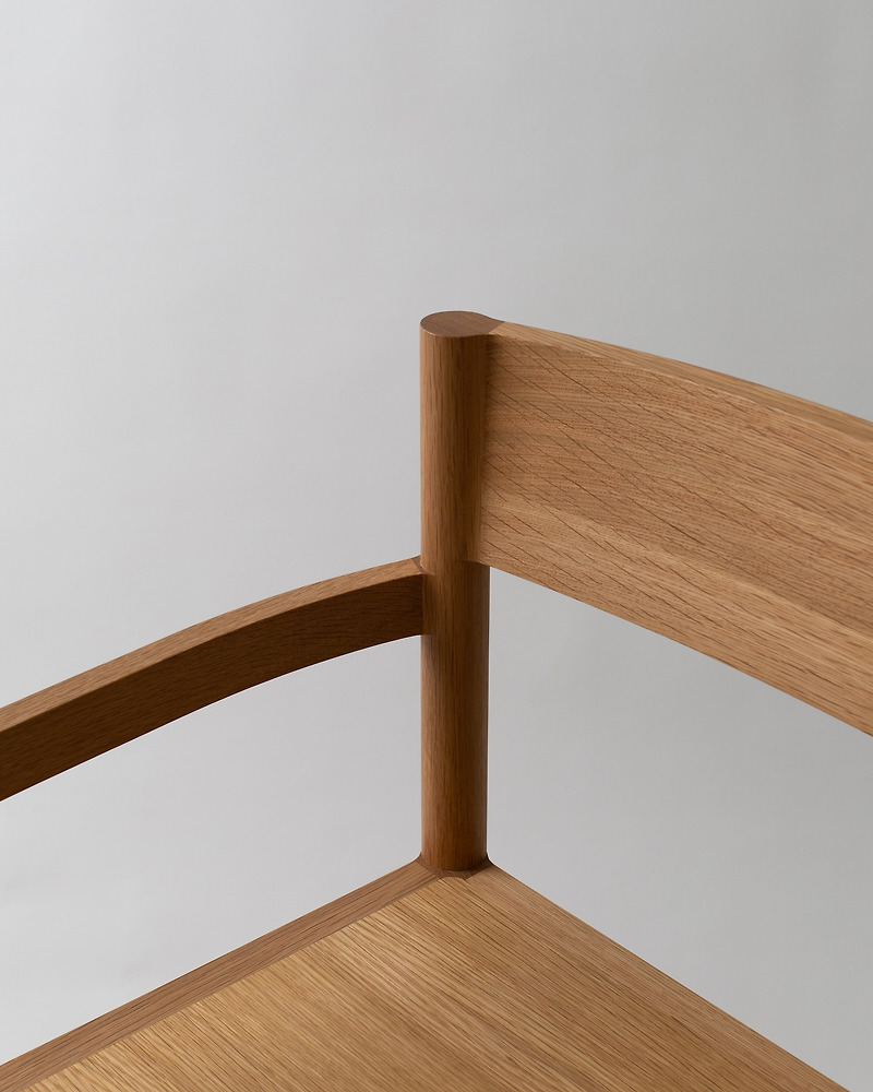 *직선과 곡선의 완벽한 조화 [ Ted Synnott ] Otama Chair