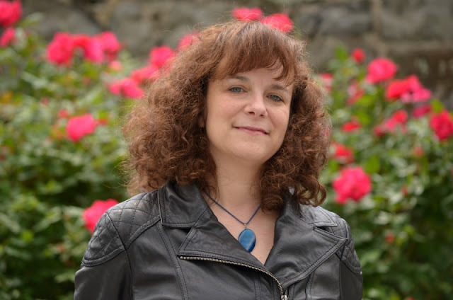 에이프릴 린드너(April Lindner)