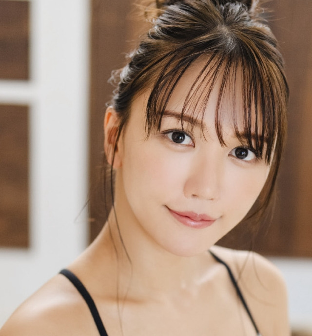 Aina Tachibana (아이나 타치바나)