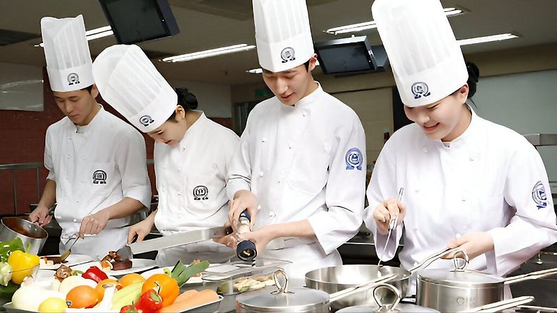 Cara Membuat Makanan yang Lazat: Daya Tarik Kerjaya Seorang Chef