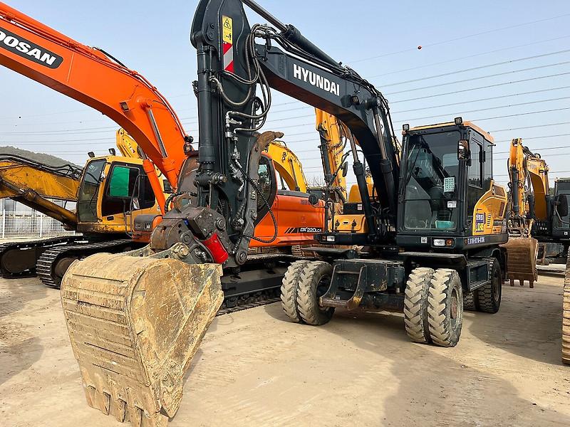 HW145 / 2020년 / 9800만원 / 2503 / 5270시간 :: 현대음성중고유통센터