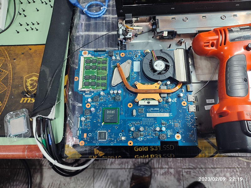 삼성노트북 R519 분해 및 청소 (T3400 CPU 100도?)