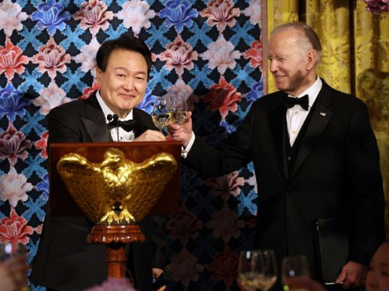 【국빈만찬】 바이든 건배사 “170년 함께 하길…윤 대통령 건배사 “우리의 강철같은 동맹을 위하여”