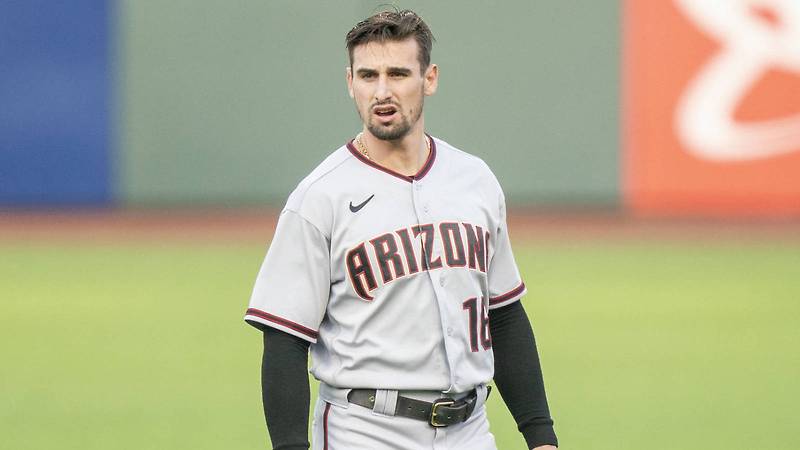 우익수로 출전하는 모습을 보여주고 있는 팀 로캐스트로 (Tim Locastro)