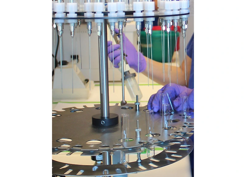 Stainless Steel Needles vs. Glass Pipettes for Nitrogen Evaporation