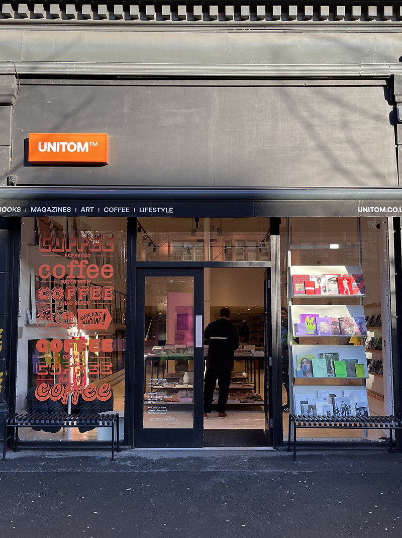 맨체스터 독립서점 Unitom: 비주얼 아트 분야 서적 및 잡지 전문