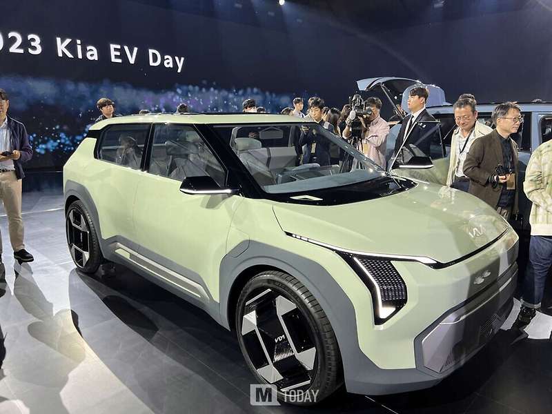 “4천만원대 전기 SUV 격돌!” 기아 EV3·볼보 EX30, 내년 상반기 출시