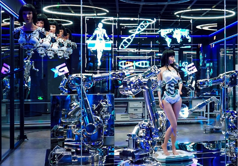 인간을 닮은 로봇 세상이 열렸다! EXROBOTS 공장에서 만나는 미래 로봇