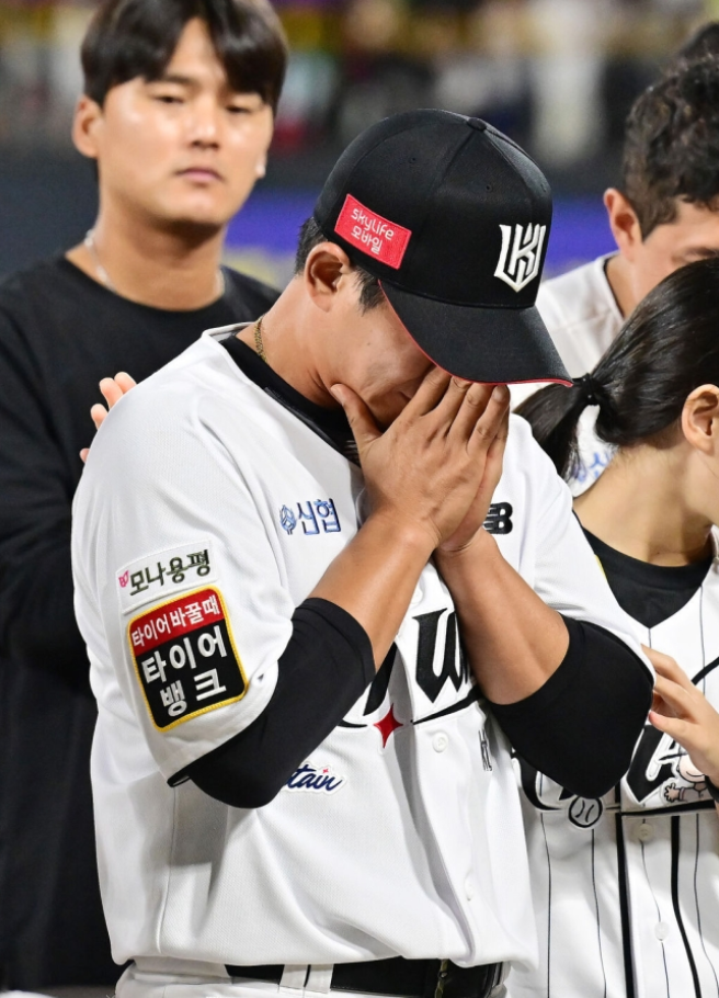 KT의 캡틴 박경수. LG 1차지명에서 KT 이적, KS MVP 까지. 최고참 마법사 2024 시즌 최종전에서 눈물 펑펑. 캡틴박의 마지막이 다가온다.