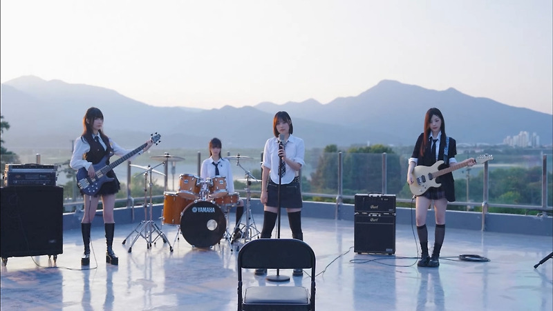 QWER 밴드 데뷔앨범 발매, QWER에 대해 알아보기