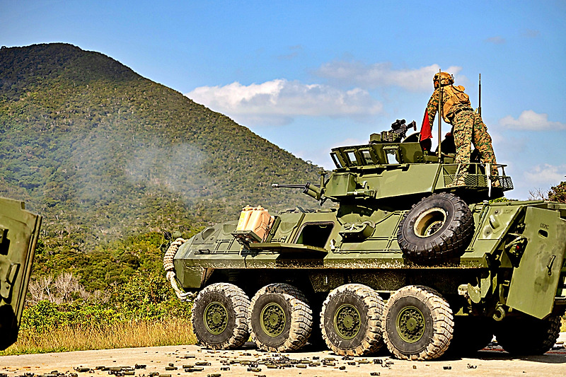 오키나와 미 해병 LAV-25 장갑차 야전 무장 훈련,feat ARV 시제형들