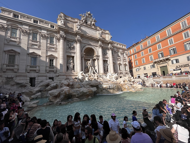 이탈리아 여행 - Roma 로마 (7) 북적거리는 트레비 분수와 근처 맛집 Klass Restaurant, 예술적 쉼터 ...