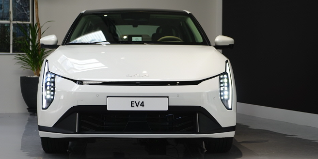 EV4 실차 공개 그랜저급 2열 충격!! 533km 주행거리 어때요?