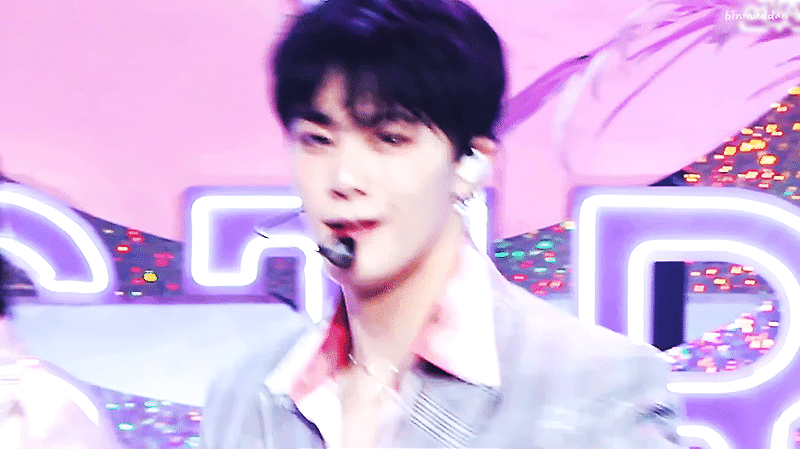 220521 :: ASTRO MOONBIN (아스트로 문빈) - Candy Sugar Pop [@쇼!음악중심] GIF :: 땅콩
