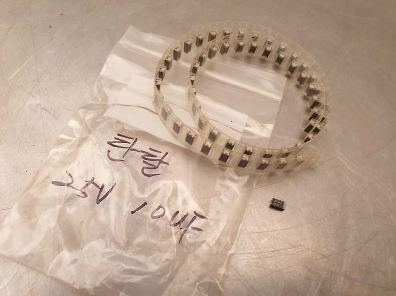 콘덴서 Tantalum Capacitor Chip Marking Code 106 25V (탄탈-10Uf 25V) 판매합니다.