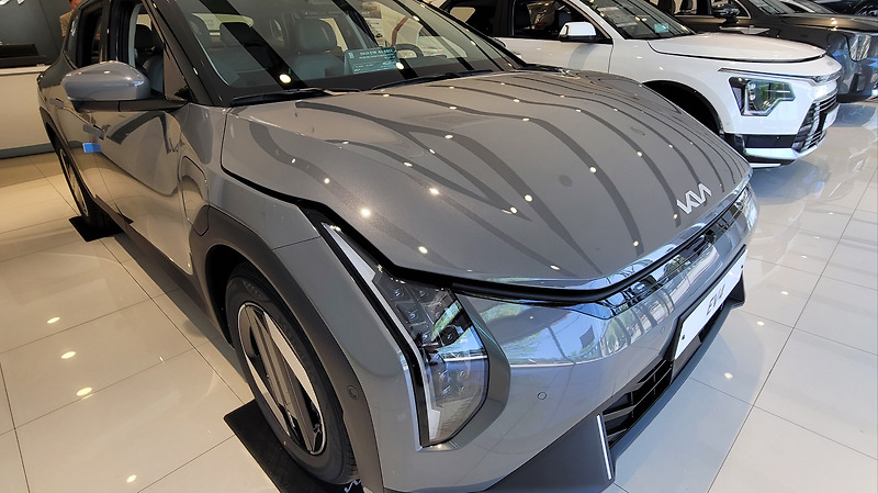 🚗 SUV는 이제 그만? 세단형 전기차 ‘기아 EV4’가 판을 바꾼다! [시리즈 1]