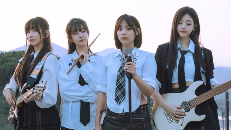 QWER, AGF 2023에서 화려한 무대 예고! 게임과 애니의 조화를 놓치지 마세요!