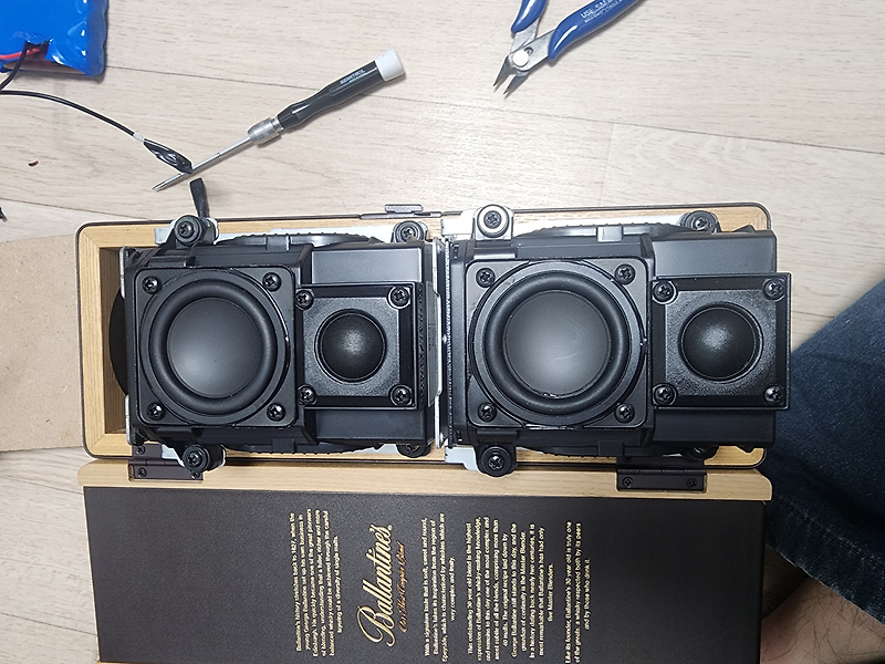 발렌타인 구형에 하만카돈 AD-68 넣기 :: Makerschool