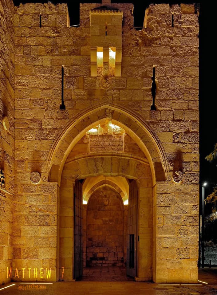 두려워하지 마라 나 (YHUH)יהוה가 너와 함께 있기 때문이다