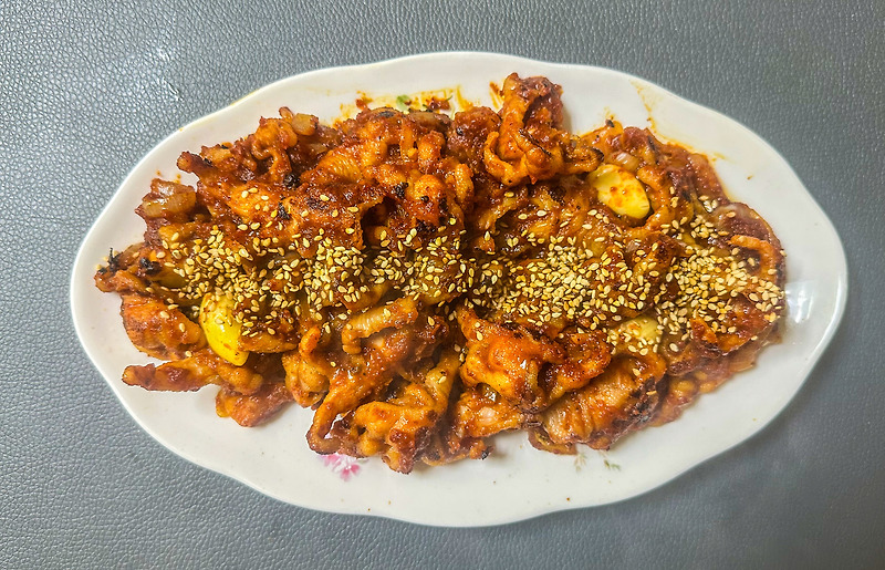 매콤달콤 남녀노소 누구든 사랑하는 무뼈닭발🐔