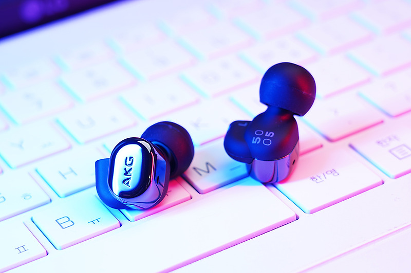 AKG N5005 하이엔드 이어폰 음질 리뷰! 직구할 줄 알면 필구각!