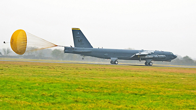 BTF 25-2 지원위해 영국에 전개한 B-52H Stratofortress 폭격기