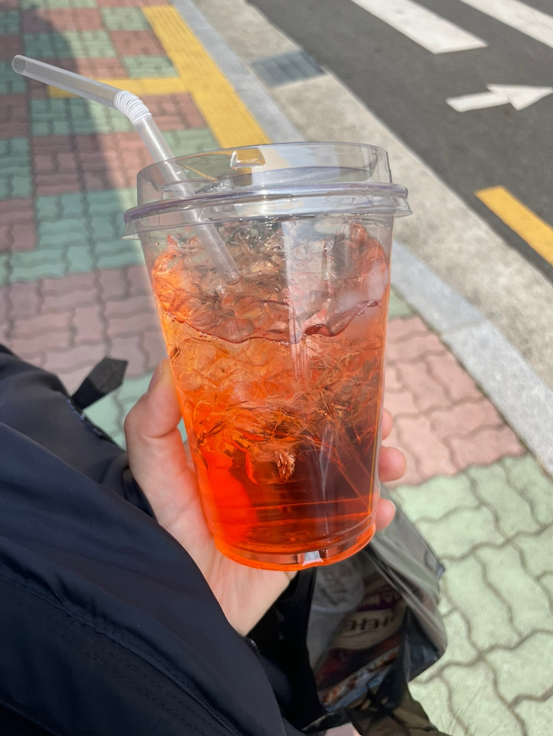 GS25 YouUs "5가지 맛이 나는 문경 오미자 에이드" 리뷰 – 상큼 달콤 매력!