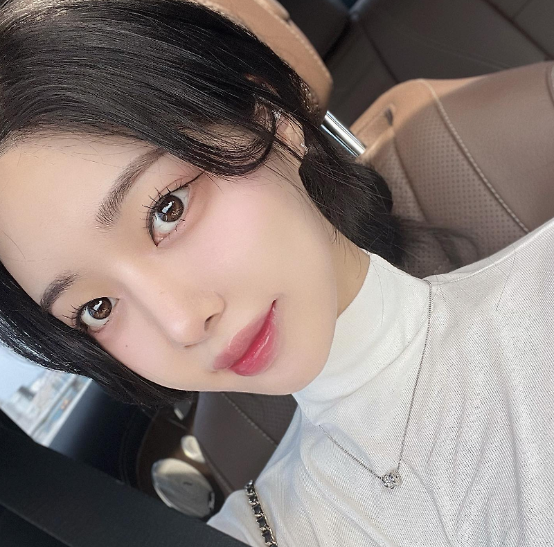 연예닷컴 :: SOOP BJ 아윤, 독보적인 미모와 매력적인 방송 스타일!