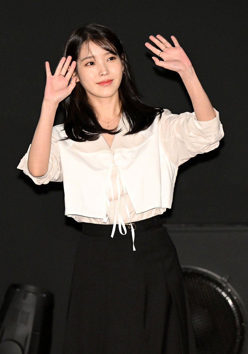 아이유(IU) 영등포CGV 영화 '브로커' 무대인사