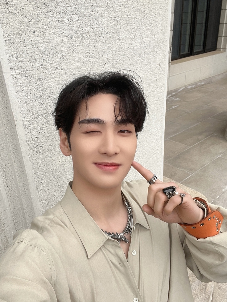 BAEK UP :: 220315 오늘의 백호