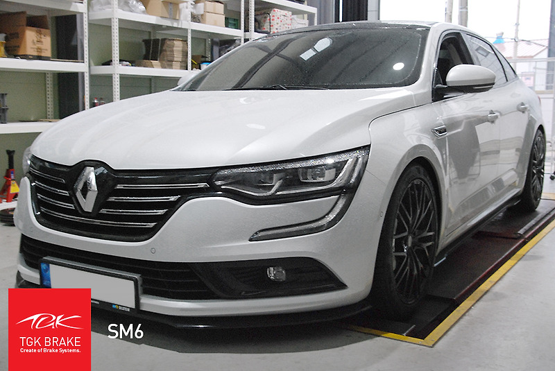 [르노삼성 SM6] EQ900 4P 브레이크 제동 시 핸들떨림 / 디스크 연마 - 경남브레이크튜닝전문샵 :: TGK 브레이크