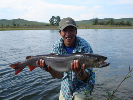 타이멘(哲羅 Hucho taimen)과 압록강(鸭绿江)