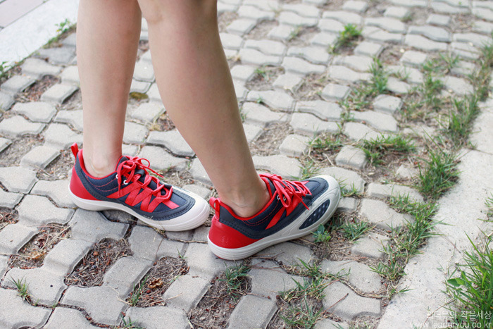 감각적인 코오롱스포츠 아쿠아슈즈 INJECTION PHYLON SHOES.