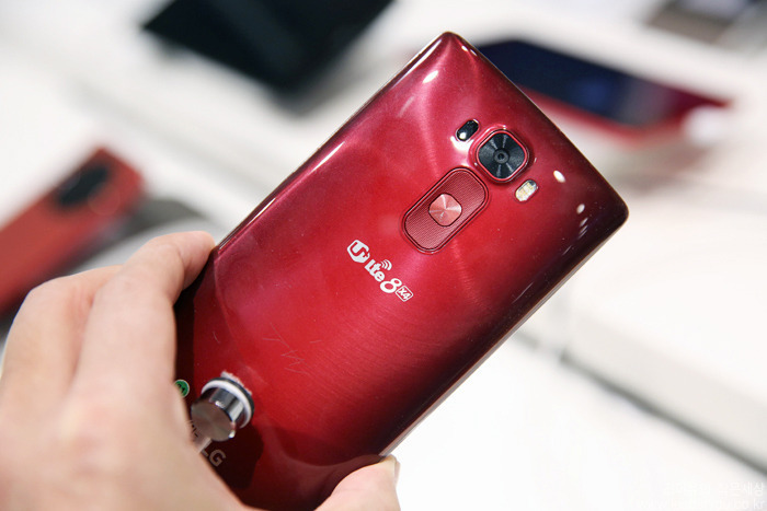 LG G플렉스2 스펙 괜찮을까? 유플러스 G플렉스2 출고가 및 혜택 괜찮네!