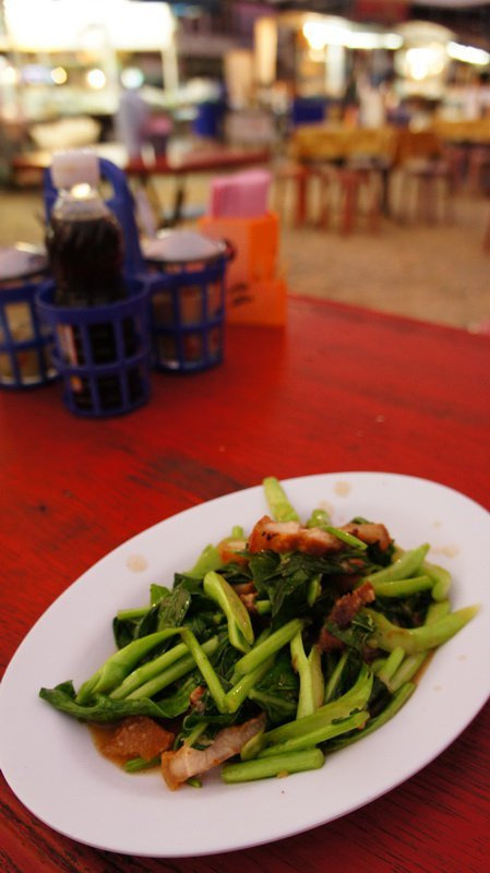 Khana Mu Krob 芥藍炒脆皮燒肉