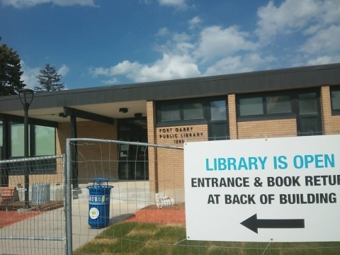 위니펙 - Fort Garry Library
