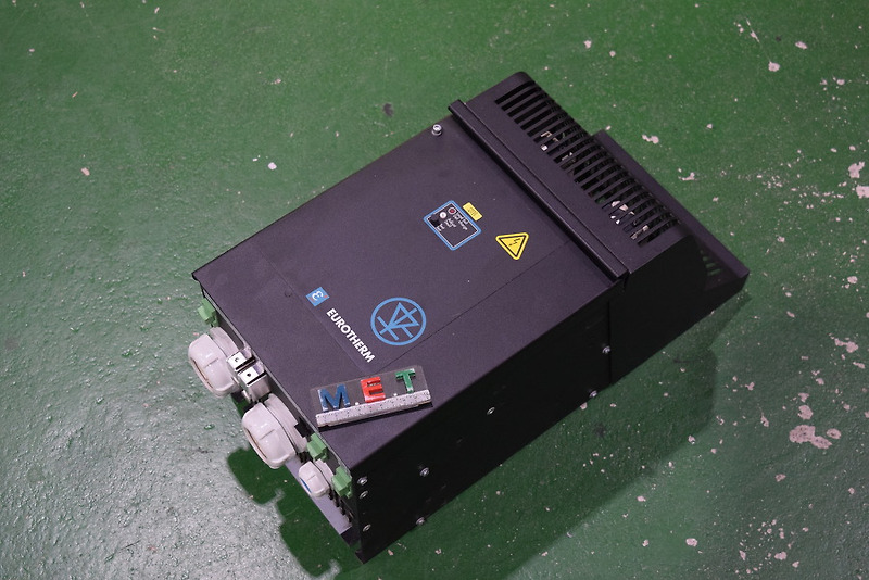 [CONTROLLER] EUROTHERM TC2000/02/300A/440V/220V/4MA20/000/ENG/PLU/FUSE ...