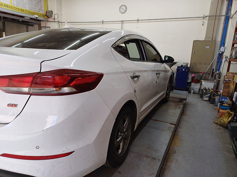 아반떼 Ad 자동차 조수석 차 문이 잠긴 상태에서 열리지 않음 아반떼 자동차 문이 잠겨서 안에서 밖에서 안 열림 차 문 잠금장치 도어록 고장 수리자동차 문이 닫힌