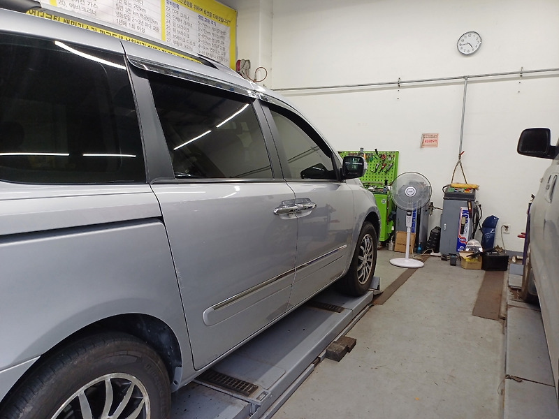 그랜드 카니발 조수석 차 문이 잠겨서 열리지 않음 카니발 자동차 우측 문이 안 열림자동차 문 잠금장치 고장 수리 차 문이 잠겨서 안에서 밖에서 열리지 않음 차 문